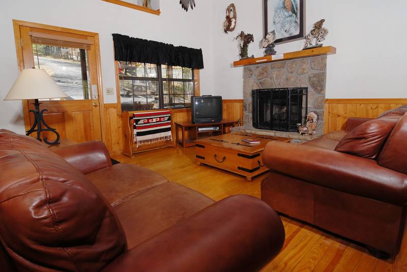 Dances With Wolves :: Pigeon River Cabins